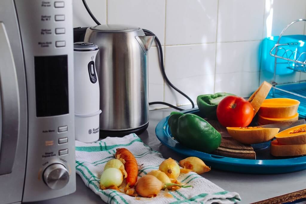 Ten things you should never do with electrical appliances - Home Necessary